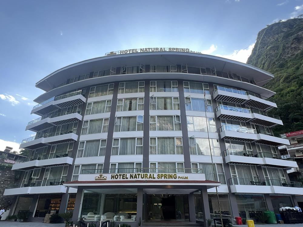 ३५ करोड लगानीमा ‘होटल नेचुरल स्प्रिङ’ संचालनमा – Arthik Awaj