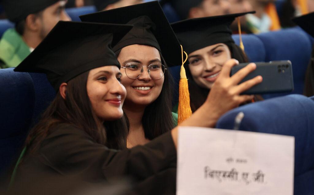 दीक्षीतको खुसी – Arthik Awaj